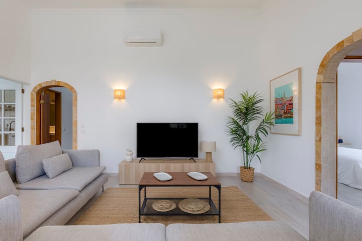 4 Bed Spacious New Renovated, Free Parking Close - Lagos