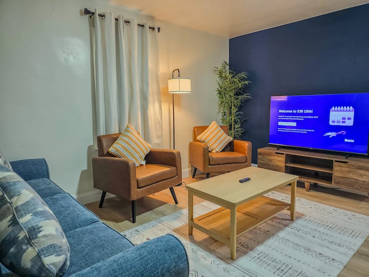 Chic 2br Lower | Peaceful Street Near Falls - Niagara Falls, NY