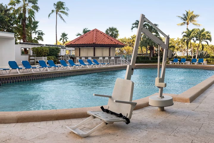 4 Oceanfront Rooms W/ Pool Access | Steps To Beach - Miami Beach, FL