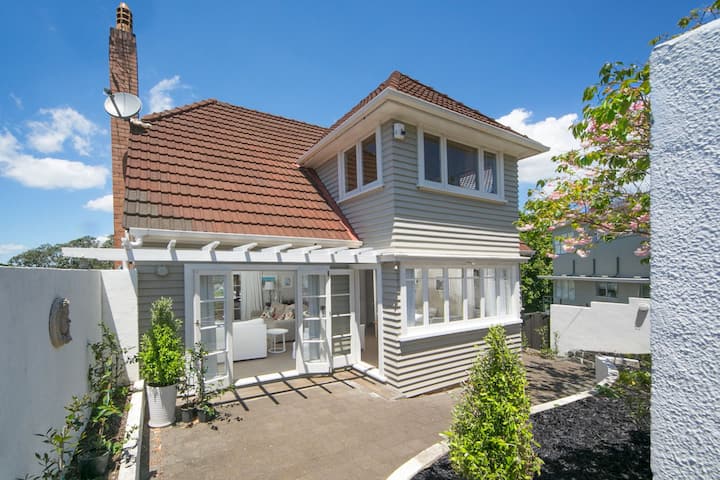 Parnell Gem | Walk To Domain & Hospital - Auckland