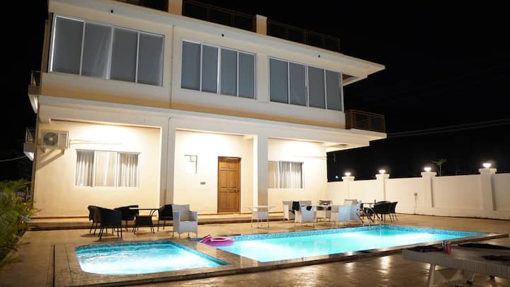 Premium Lake View Villa - Karjat