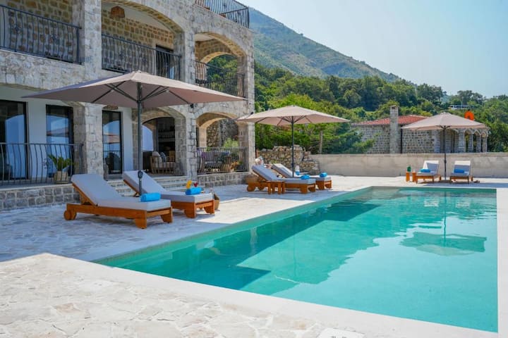 Authentic Mediterranean Villa Drobni Pijesak - Budva