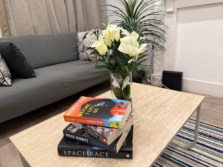 House Sleeps 8 With Parking - Coventry