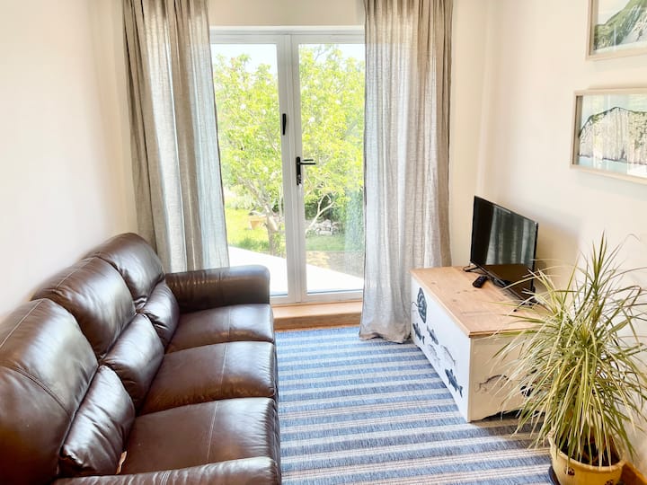 Two Bedrooms And Big Garden In Beautiful Langton - Swanage
