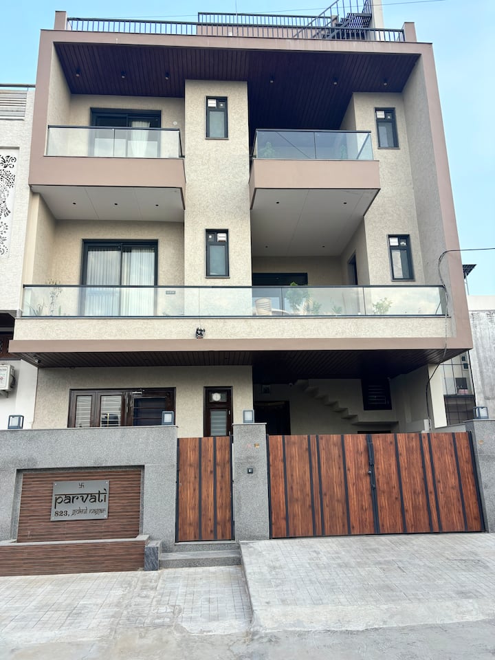 The Pinkcity Prism : A Spacious & Elegant Adobe - India