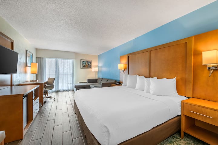 Seaside Stay W/ Pool Near Daytona Lagoon | 3 Units - Daytona Beach, FL