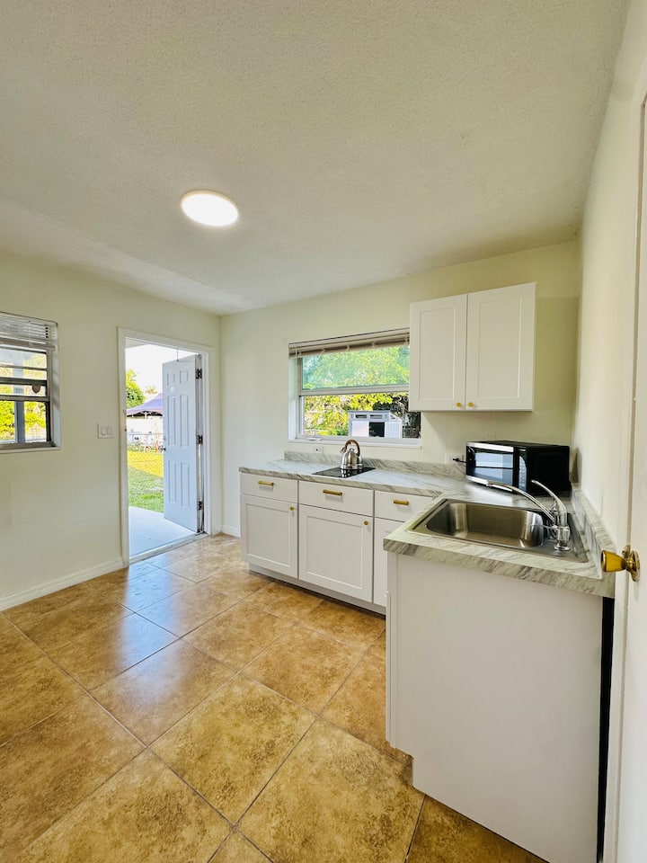 Quiet & Cozy Home | Near Beaches & Airport - Sunny Isles Beach, FL