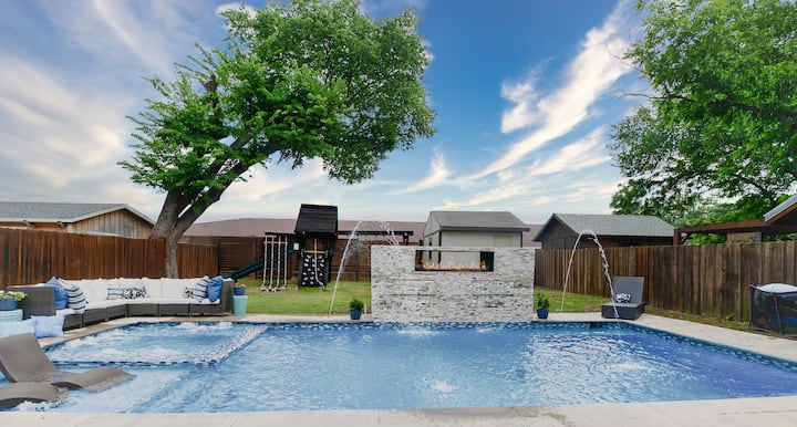 Luxury Pool & Spa Home | 20+ Guests Near Dfw/love - Irving, TX