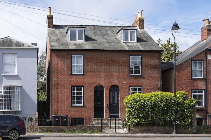 Ace Cottage - Lymington Townhouse With Courtyard - Brockenhurst