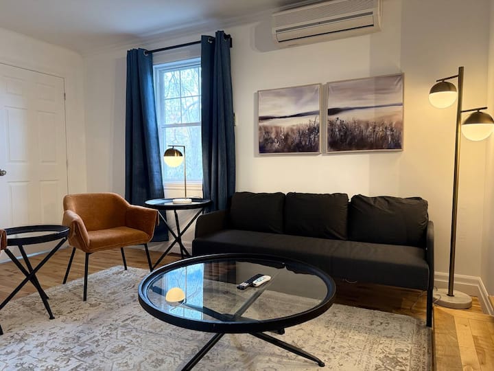 Peaceful 4br House In Laval With Parking - Blainville