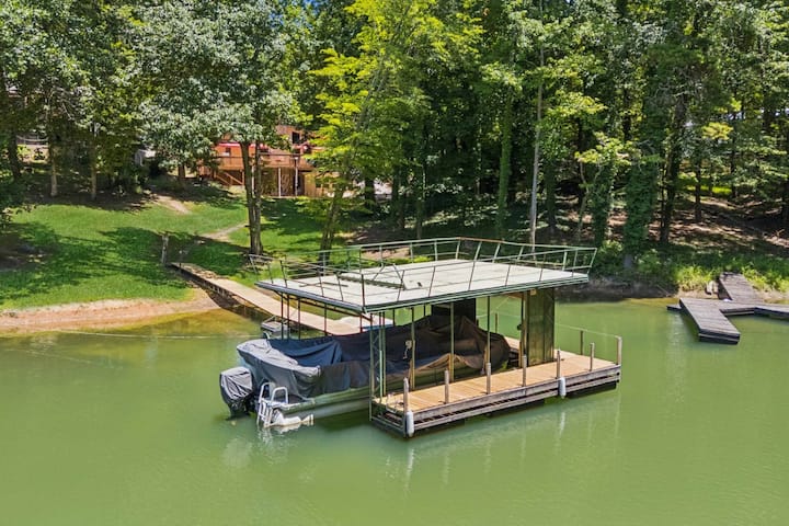 Lanier Lake House! Easy Grass-to-water Dock Access - 比福德