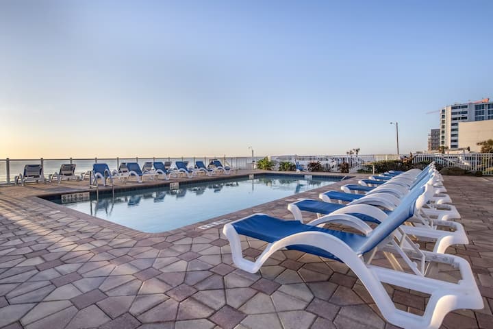 3 Oceanfront Retreats + Pools & Beach Days - Ormond Beach, FL