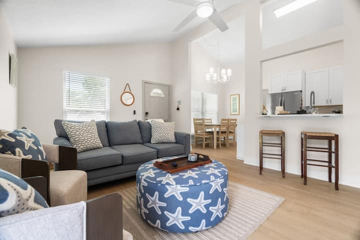Harbor Hideaway|yard + Community Pool, Near Beach - Dunedin, FL