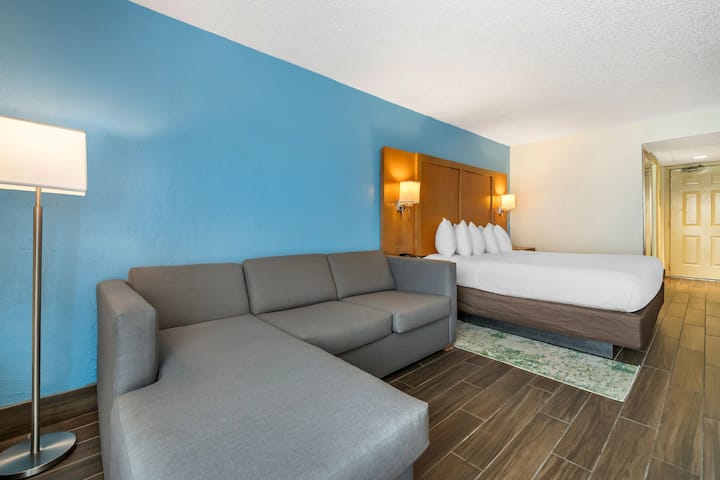 Beach Escape Near Boardwalk Shops | 3 Units - Daytona Beach, FL