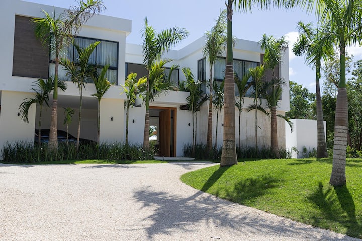 5br Caribbean Villa W/ Pool + Hot Tub | Golf View - Punta Cana