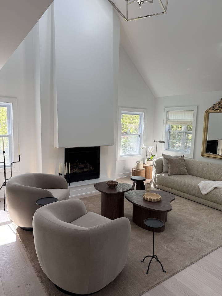 Newly Remodeled Hamptons Home In Water Mill. - Sag Harbor, NY