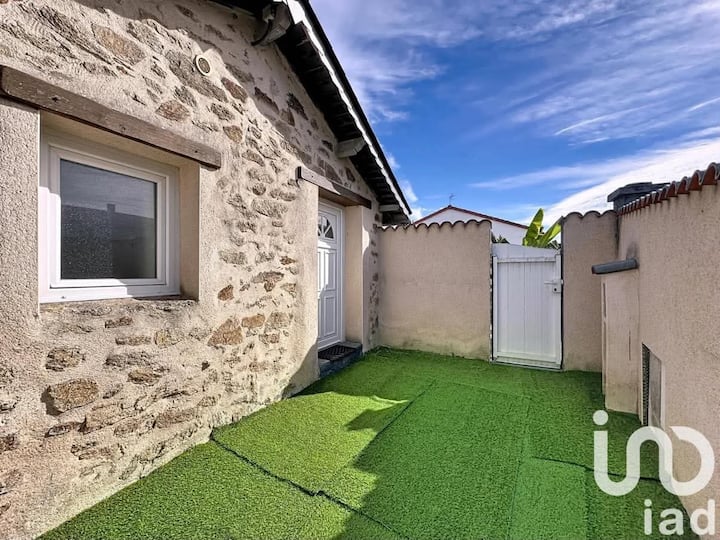 Studio Meublé Indépendant Avec Terrasse - Parthenay