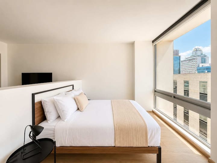 Barrio Antiguo Gem: Rooftop, Gym & City Views! - Monterrey