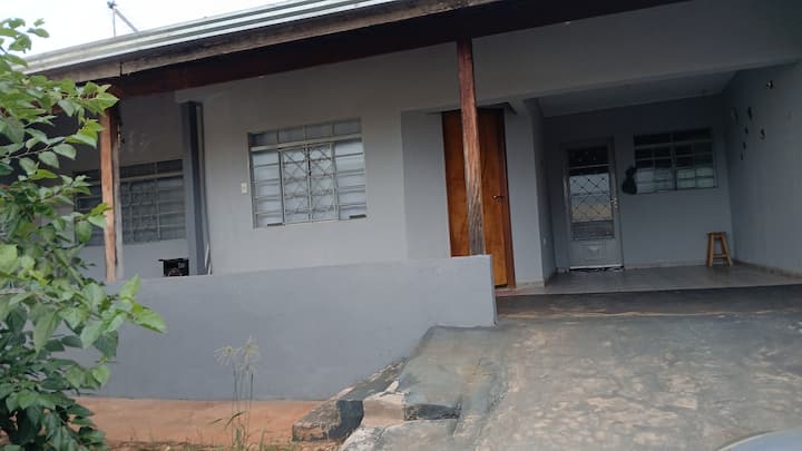 Casa Espaçosa, Confortável E Arejada - Londrina