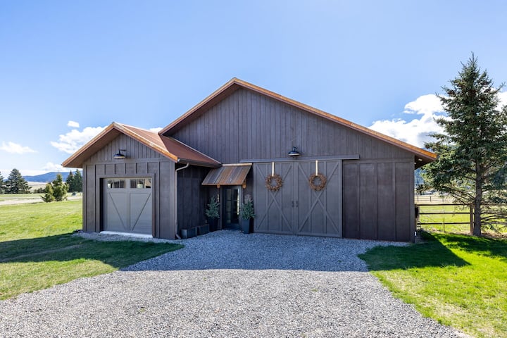 New! Secluded Retreat With Hot Tub Near Bozeman! - Gallatin Gateway, MT