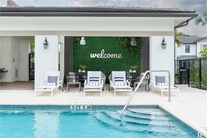 Stylish 3/2.5 Townhome Near Inter Miami With Pool - Pompano Beach