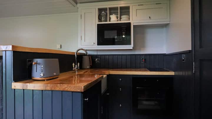 Shepherd Hut Tresaith @ Clos Yr Hendy - Aberporth