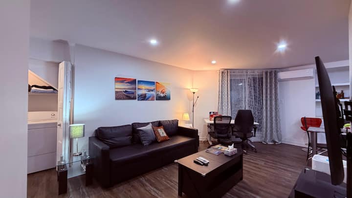 Entire Condo/rem-parking-yul-downtown 15 Min - Pointe-Claire