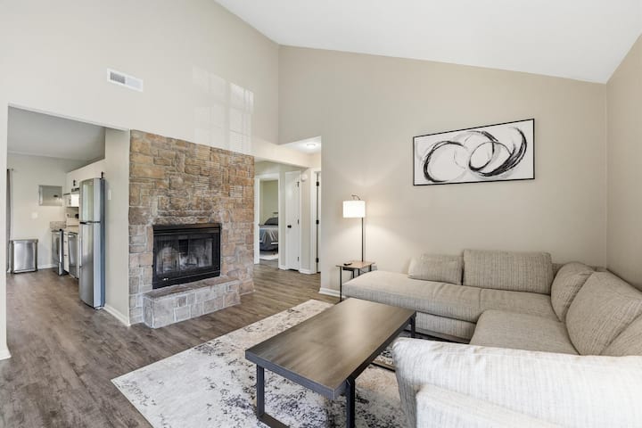 Blue Springs Retreat – 2br With Deck - Independence