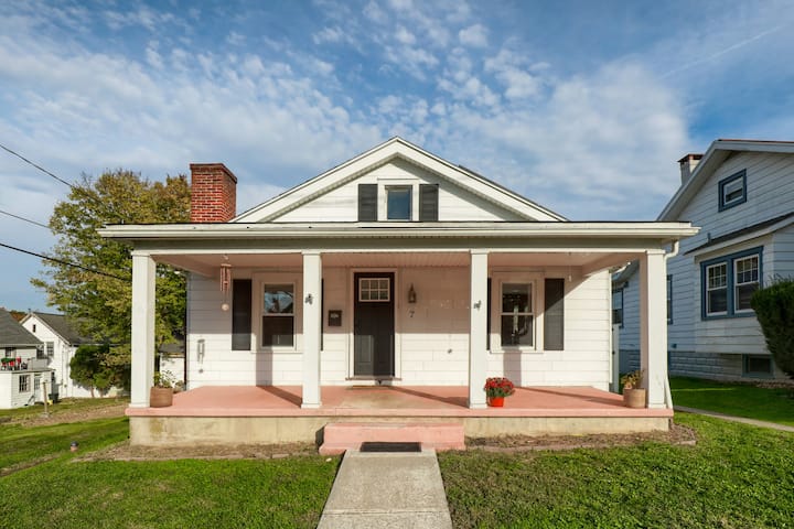 Storybook Cottage - Close To Lancaster - Lancaster, PA