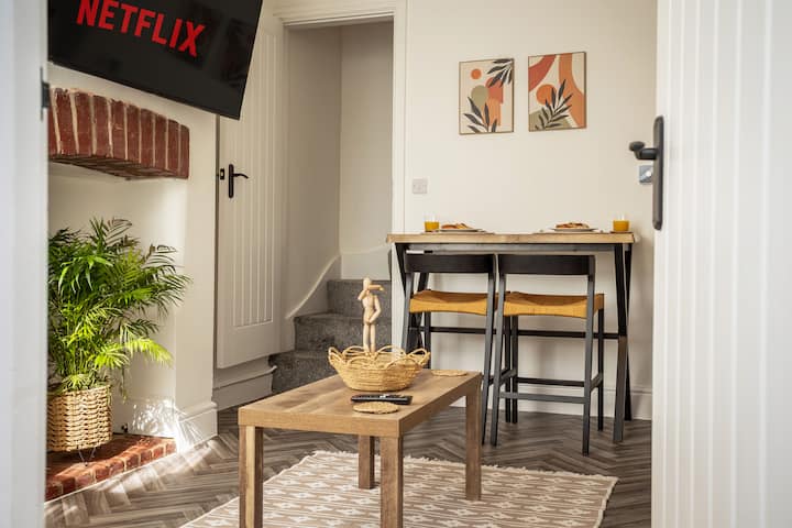 4 Bedroom House/ Free Off Street Parking - Melton Mowbray