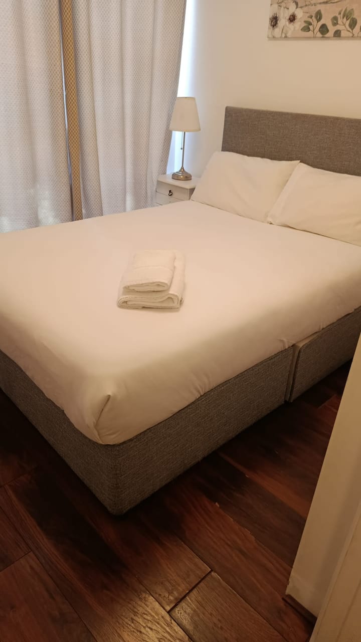 Central And Spacious 2 Bd Apt W/parking! - Dublin