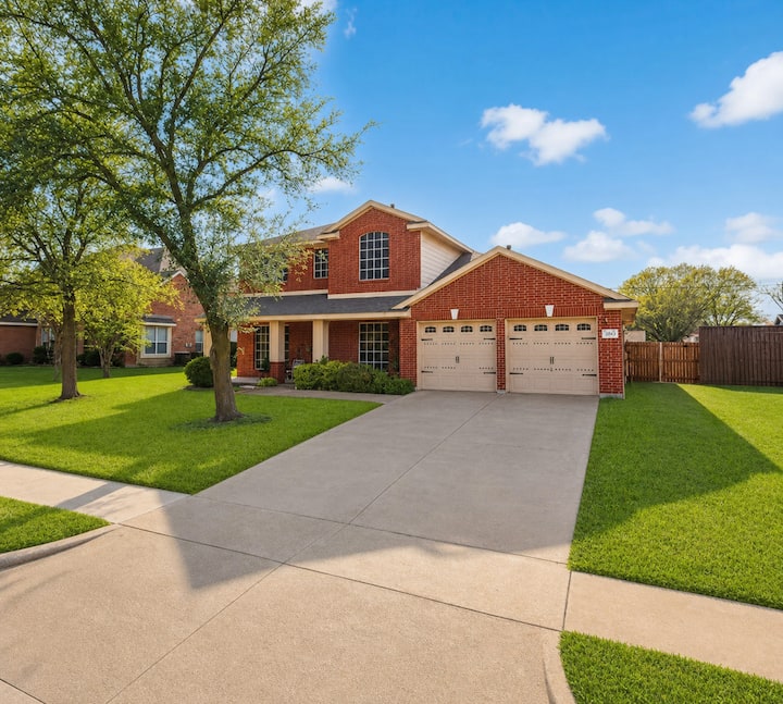 Cozy 4br Family Retreat - DeSoto, TX