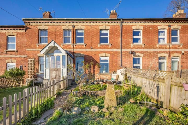Sweet Stroud Terrace With Beautiful Valley Views - Stroud