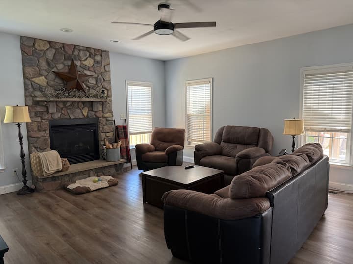 Modern 3br Home | Near Hospitals, Vre & I-95 - Fredericksburg, VA