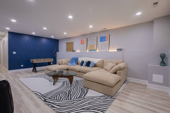 *New* Spacious Humboldt Park Duplex W/ Yard+garage - Chicago, IL