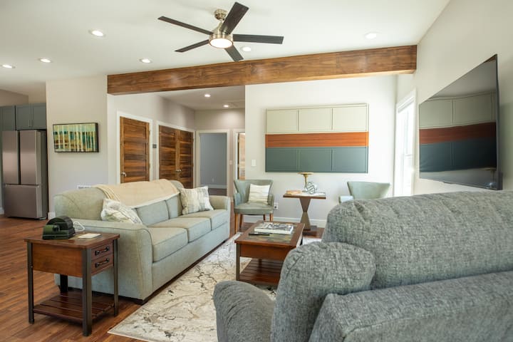 The Parkside Penthouse - Cave, MO
