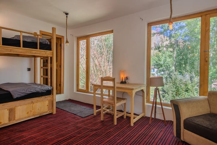 Adv Commune -6/4-bed Mixed Dorm & On-site Café - Leh
