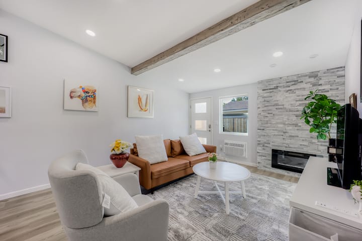 2br/1bstylish & Newly Remodeled Home Near Stanford - Palo Alto, CA