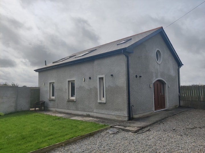 Refurbished 3-bed House. Private Parking. - Malahide