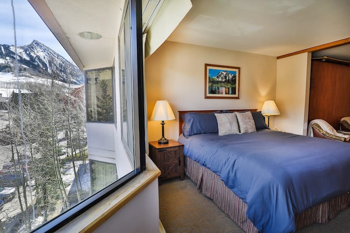 521 Grand Lodge Hotel - Location, Walk To Base - Crested Butte, CO