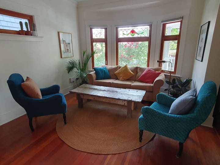 Charming Two-bedroom Apartment In Kitsilano - Vancouver