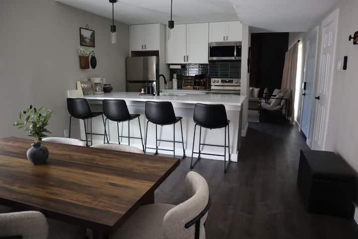 Moody Modern Escape | King Bed | 15 Min To Dt - Richardson, TX