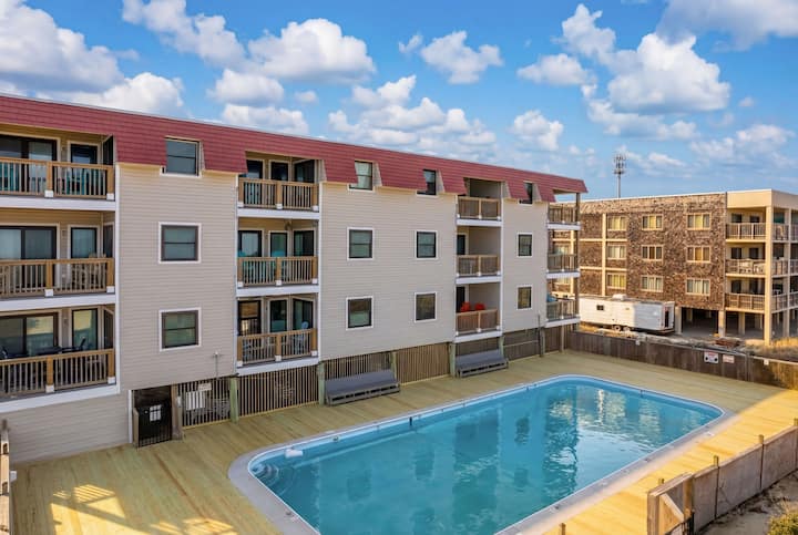 Oceanfront Condo W/ Direct Beach Access And Pool! - Nags Head, NC