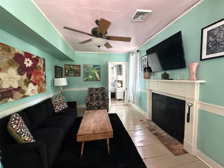 Upstairs Suite In The Historic Blue Ruby Inn - Camden, NC