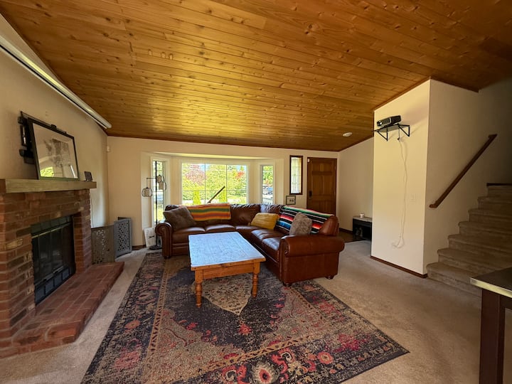 Quiet North Bend Room W/views Near River & Trails - North Bend, WA