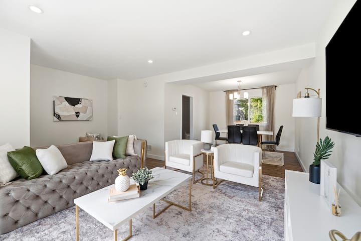 The Ivory House | Luxury Winnipeg Stay - Manitoba