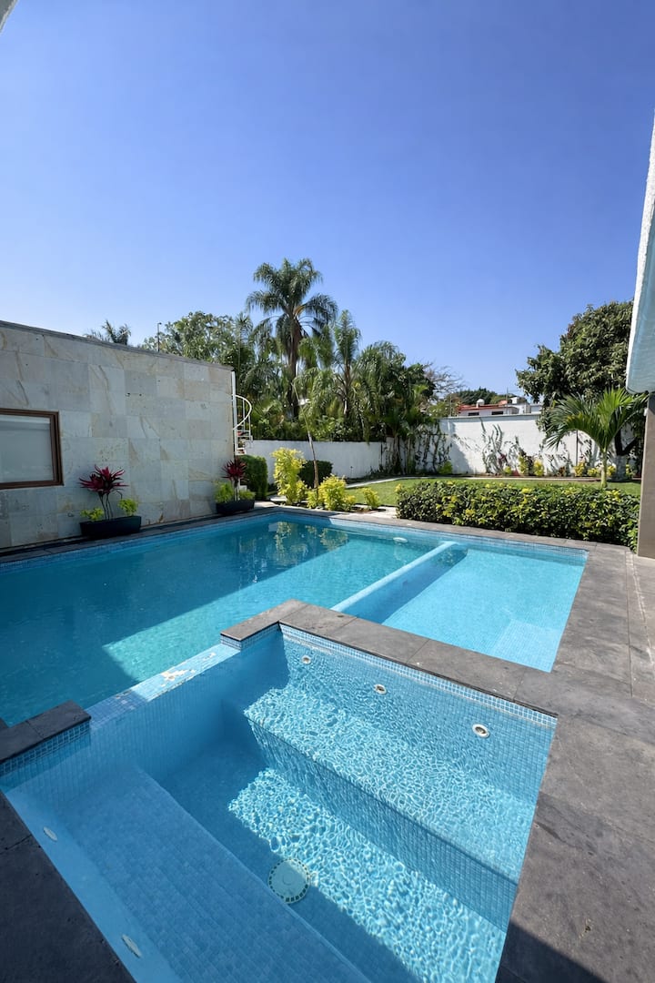 Amplia Casa En Cuerna / Alberca Y Jacuzzi / 20 Per - Cuernavaca