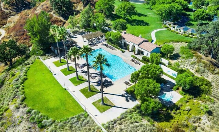 Spacious 3bedroom House - Santa Clarita, CA