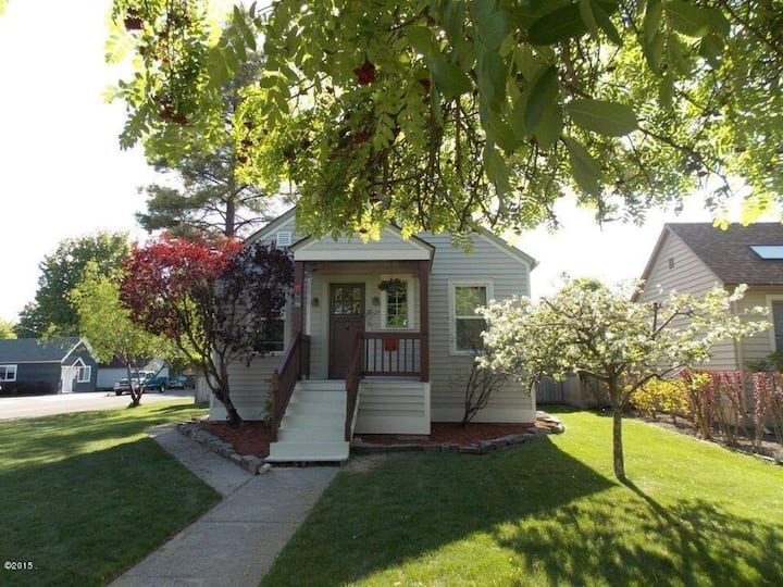 New! Cozy Montana Bungalow | Walk To Downtown - Kalispell, MT