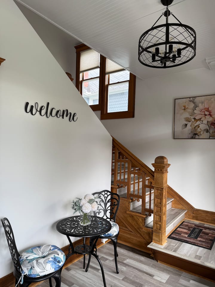 2 Bedroom Penthouse Suite - Bay City, MI